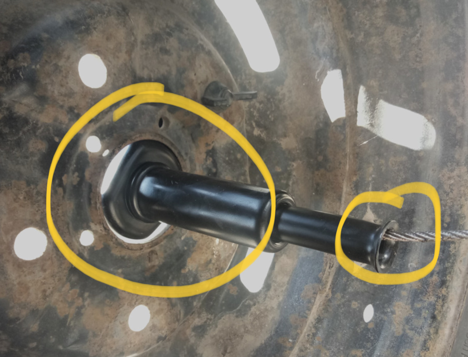 Крепление запасного колеса Ford Transit — Ford Transit (6G) дизель, 2,4 ...